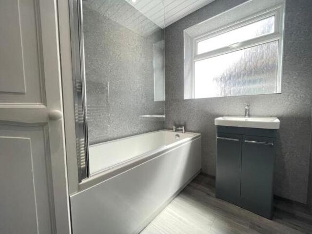 3 bedroom semi detached house for rent in Carr Manor Road, Moortown, Leeds, LS17