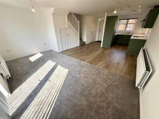 3 bedroom semi detached house for rent in Carrington Way, The Meadows, Coventry, CV7