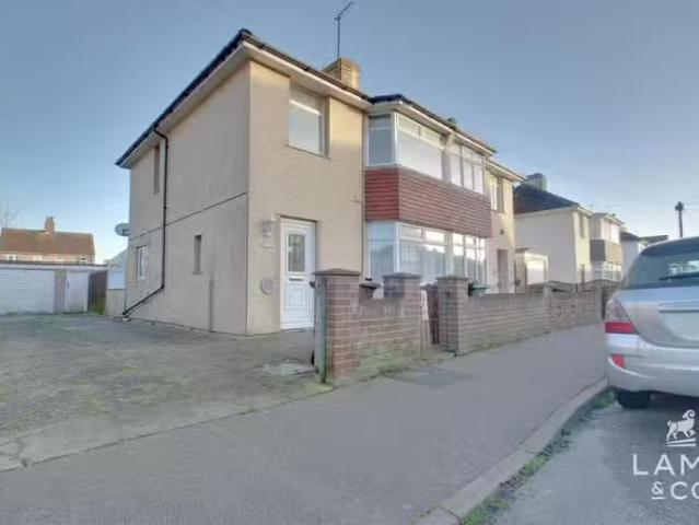 3 bedroom semi detached house for rent in Carrs Road, Clacton.