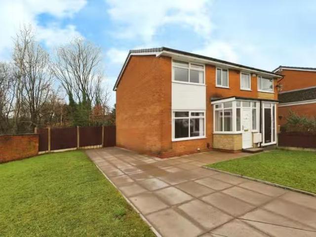 3 bedroom semi detached house for rent in Castle Croft, Harwoo.