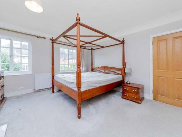 3 bedroom semi detached house for rent in Cascade Avenue, London, N10