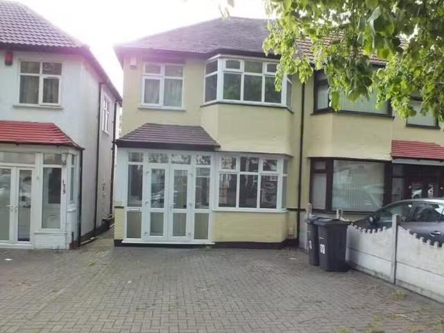 3 bedroom semi detached house for rent in Cateswell Road, Birm.