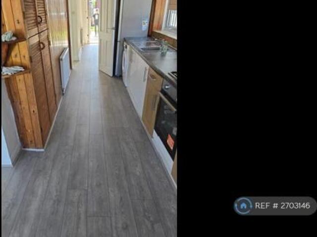 3 bedroom semi detached house for rent in Central Avenue, Hounslow, TW3