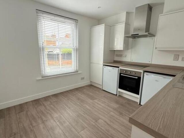3 bedroom semi detached house for rent in Chalk Hill, West End, SO18