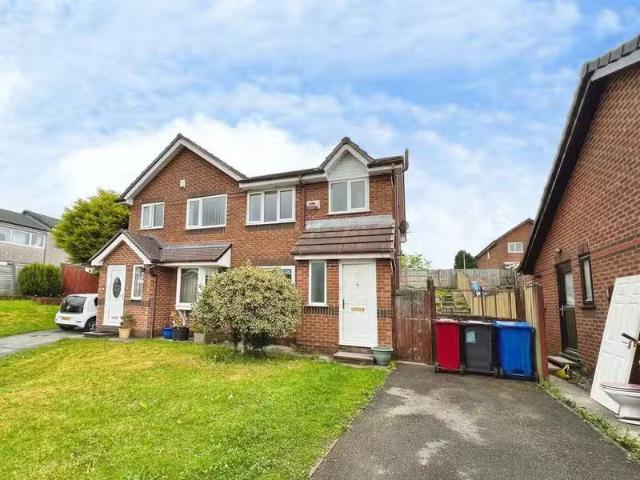 3 bedroom semi detached house for rent in Chancel Place, Darwe.