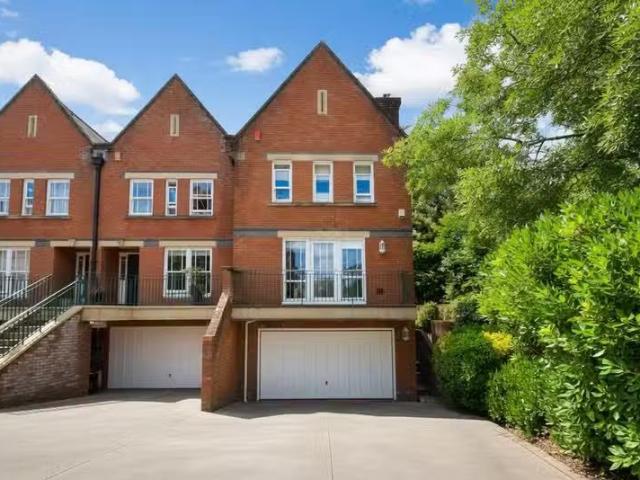 3 bedroom semi detached house for rent in Chapel Square, Virgi.