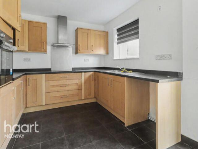 3 bedroom semi detached house for rent in Chapel Road, Rochester, ME3