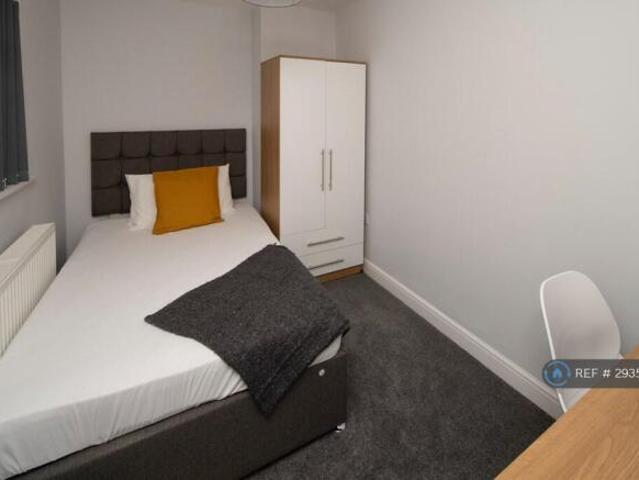 3 bedroom semi detached house for rent in Charfield Road, Bristol, BS10