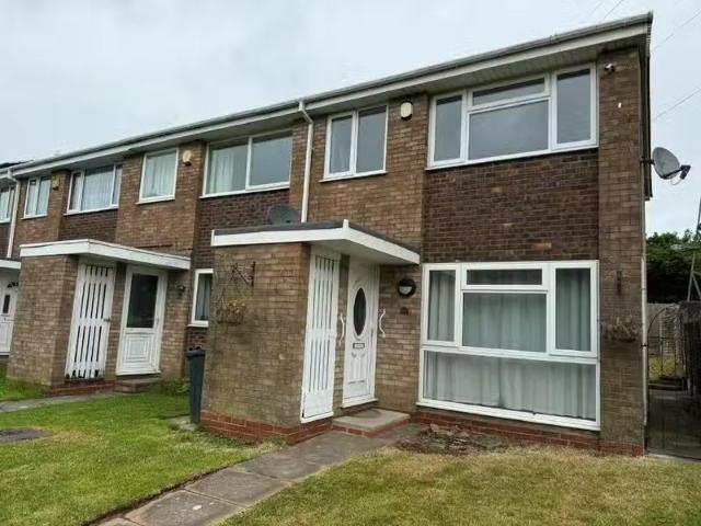 3 bedroom semi detached house for rent in Charnwood Close, Bir.
