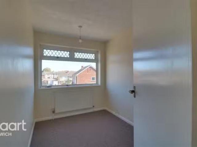 3 bedroom semi detached house for rent in Chartwell Close, IPS.