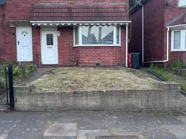 3 bedroom semi detached house for rent in Chelmorton Road, Bir.
