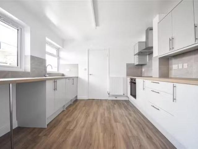 3 bedroom semi detached house for rent in Cherry Hinton Road.