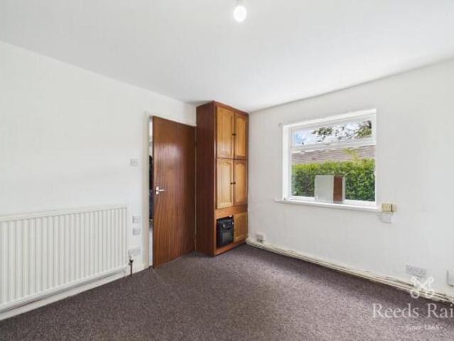 3 bedroom semi detached house for rent in Chesilton Avenue, Huddersfield, West Yorkshire, HD3