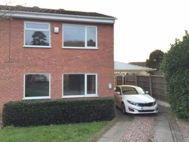 3 bedroom semi detached house for rent in Chiltern Close, Worcester, WR4