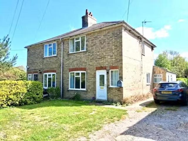 3 bedroom semi detached house for rent in Church End, Rampton.