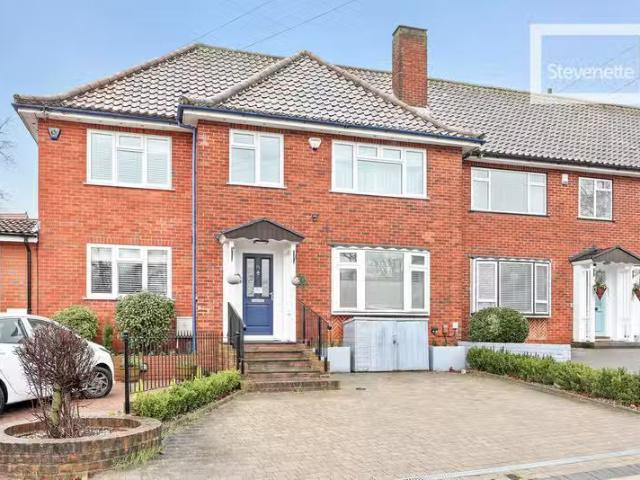 3 bedroom semi detached house for rent in Church Hill, Epping.