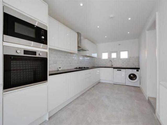 3 bedroom semi detached house for rent in Compton Close, Golders Green Estate, NW11