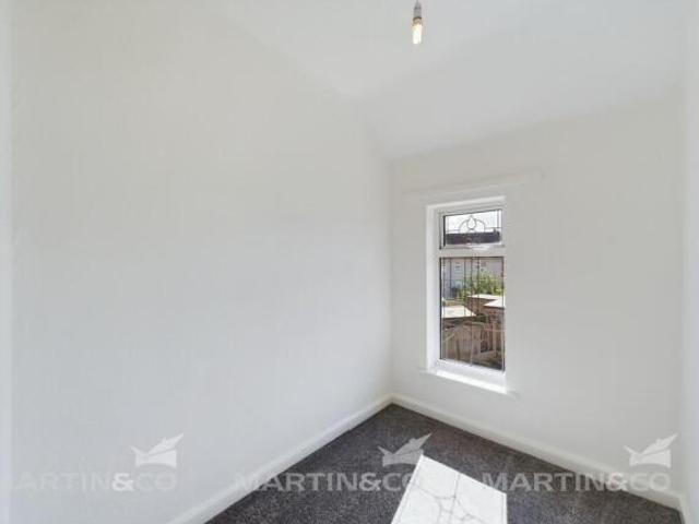 3 bedroom semi detached house for rent in Conyers Road, Bentley, DN5