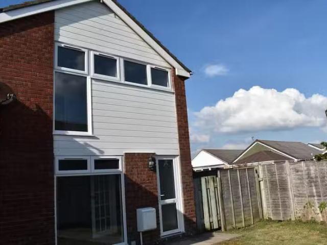 3 bedroom semi detached house for rent in Condor Close, Weston.