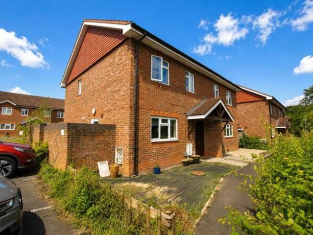 3 bedroom semi detached house for rent in Cook Way, Guildford, Surrey, GU2