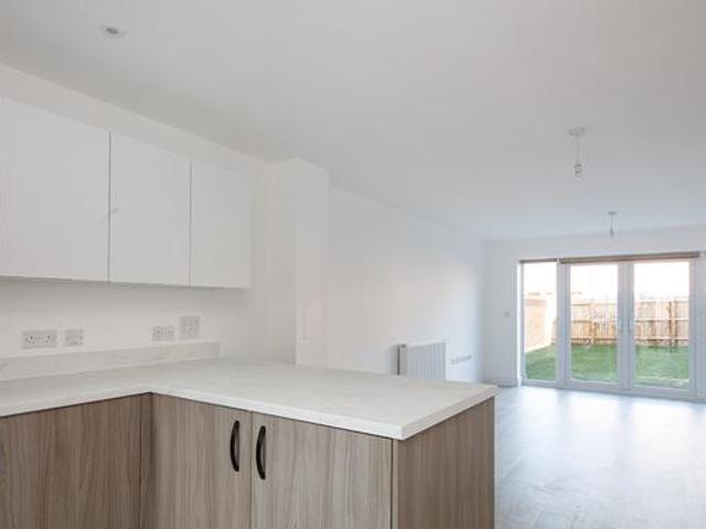 3 Bedroom Semi detached House For Rent In Colchester, Essex
