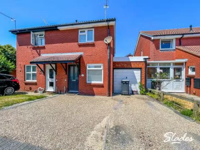 3 bedroom semi detached house for rent in Colehill Crescent.