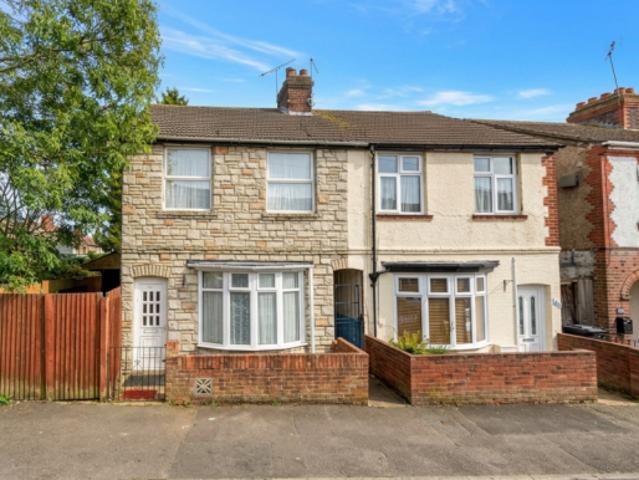 3 bedroom semi detached house for rent in Colin Road, Luton, LU2