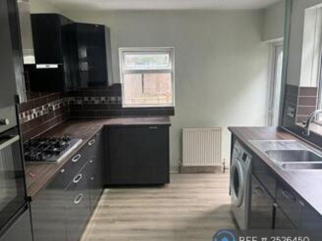 3 bedroom semi detached house for rent in Colin Road, Luton, LU2