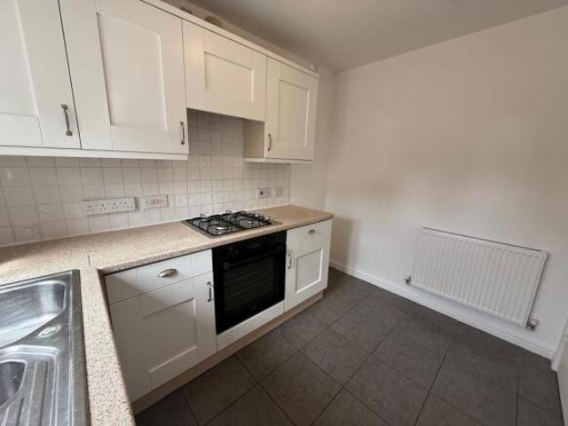 3 bedroom semi detached house for rent in College Avenue, Huddersfield, HD3