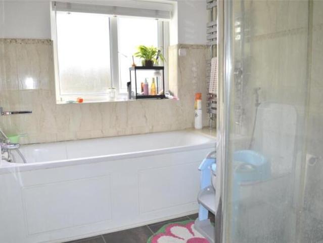 3 bedroom semi detached house for rent in Collyer Avenue, Croydon, CR0