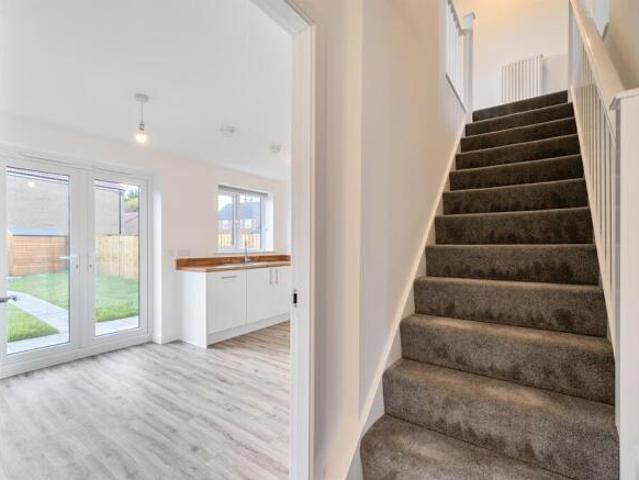 3 bedroom semi detached house for rent in Copley Springs Road, BD4