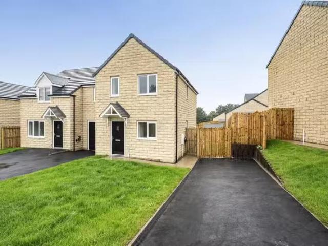 3 bedroom semi detached house for rent in Copley Springs Road.