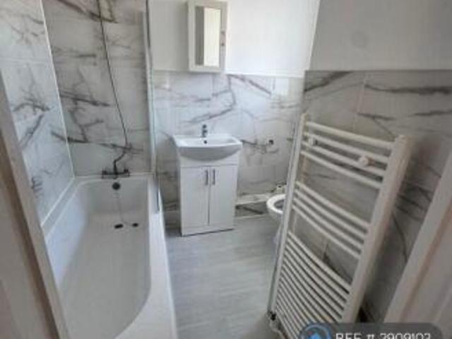 3 bedroom semi detached house for rent in Corkwell St, Chatham, ME4
