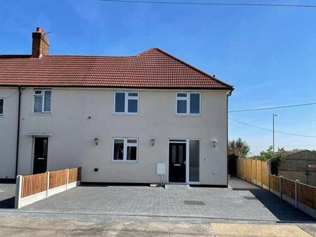 3 Bedroom Semi detached House For Rent In Corringham