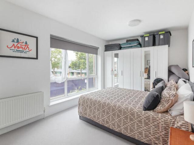 3 bedroom semi detached house for rent in Costa Street, London, SE15