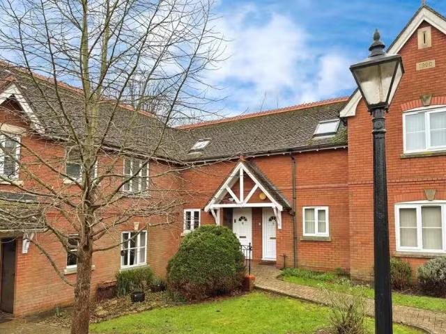 3 bedroom semi detached house for rent in Coverdale Court, Yeo.