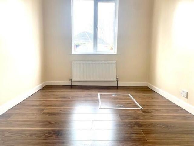 3 bedroom semi detached house for rent in Clifton Gardens, West End, SO18