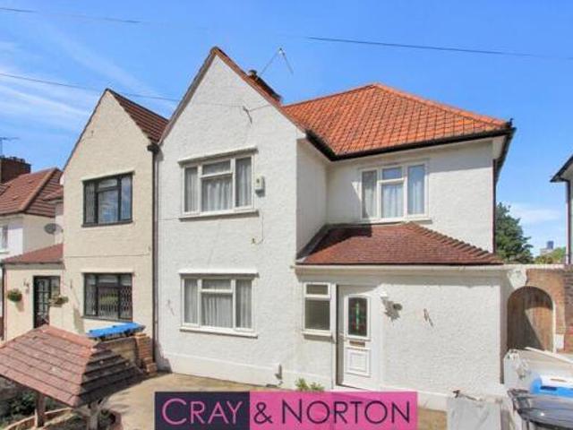 3 Bedroom Semi detached House For Rent In Croydon