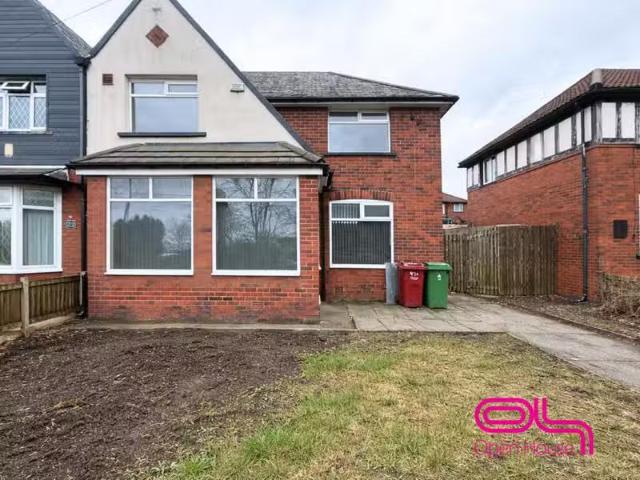 3 bedroom semi detached house for rent in Crompton Way, Bolton.