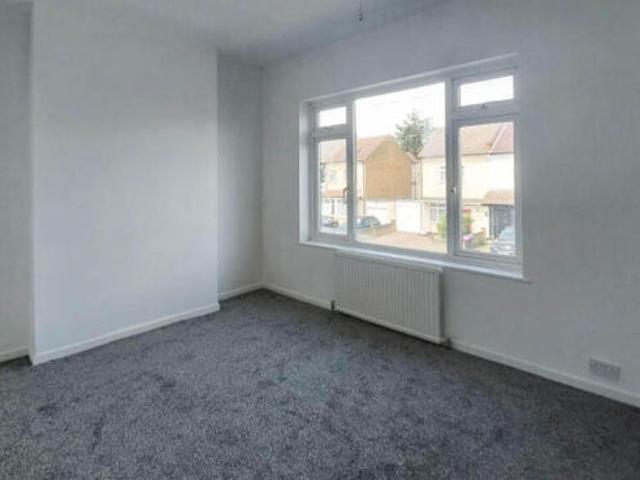 3 bedroom semi detached house for rent in Cromwell Road, Southend On Sea, SS2