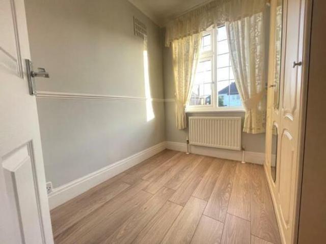 3 bedroom semi detached house for rent in Cross Gates Lane, Leeds, LS15