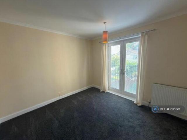 3 bedroom semi detached house for rent in Crosshill Drive, Glasgow, G73