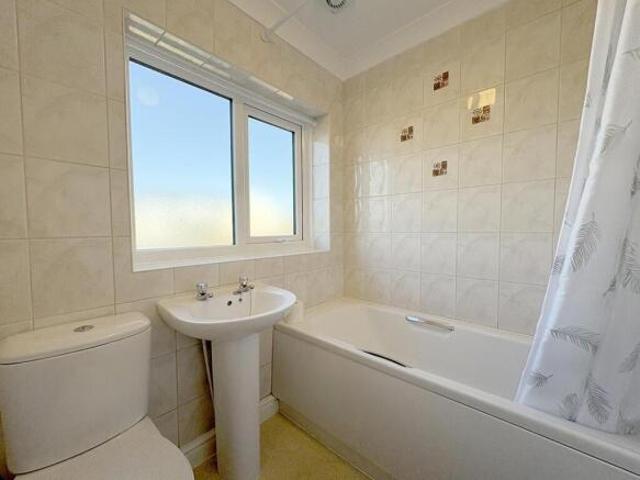 3 bedroom semi detached house for rent in Crossways Drive, Harrogate, HG2