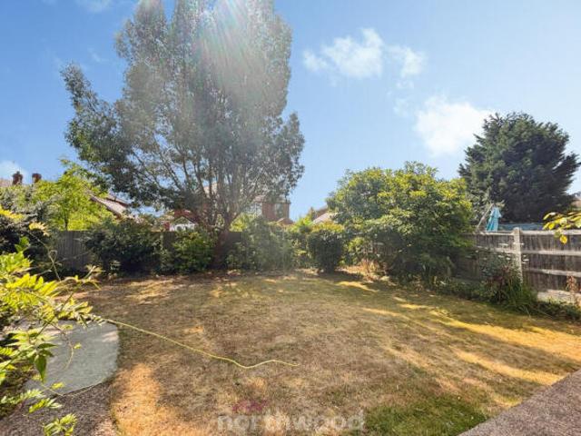 3 bedroom semi detached house for rent in Crossways North, Wheatley Hills, Doncaster, DN2