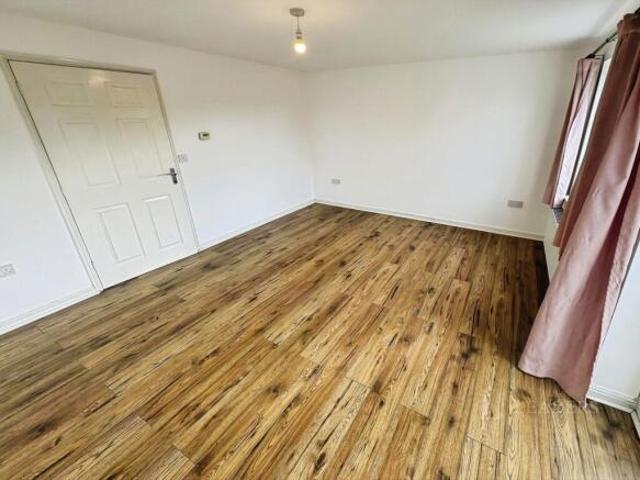 3 bedroom semi detached house for rent in Cradock Road, Sheffield, S2