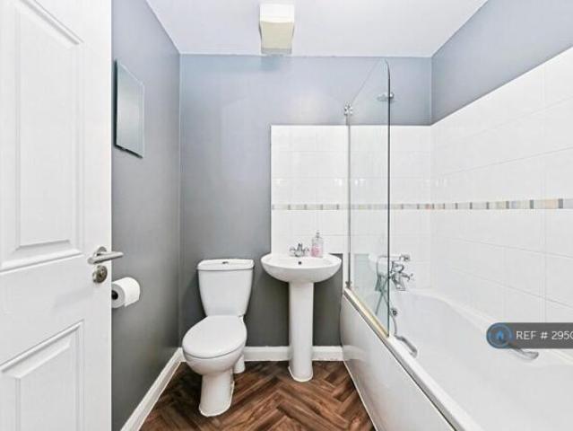 3 bedroom semi detached house for rent in Cremorne Drive, Nottingham, NG2