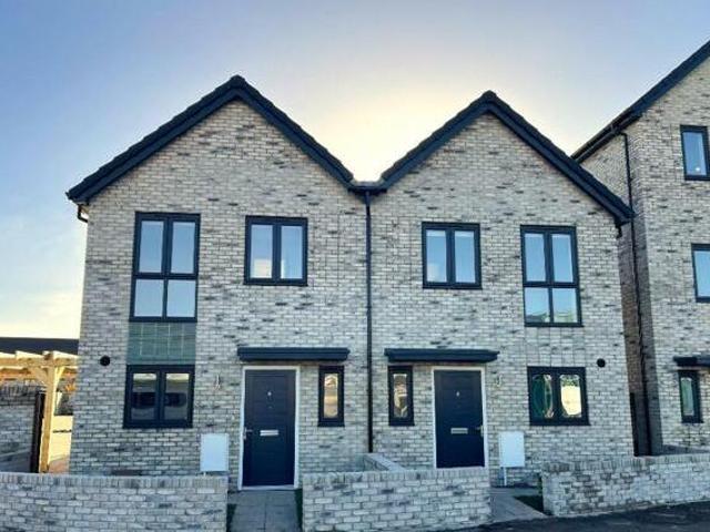 3 Bedroom Semi detached House For Rent In Cribbs, Bristol