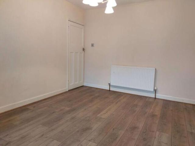 3 bedroom semi detached house for rent in Cricklade Road, Swindon, Wiltshire, SN2