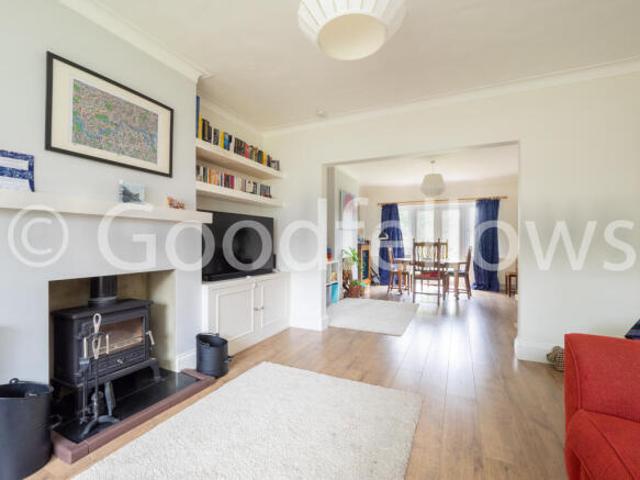 3 bedroom semi detached house for rent in Crichton Road, Carshalton, Surrey, SM5