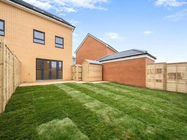 3 bedroom semi detached house for rent in Crusoe Street, Aylesford, Kent, ME20